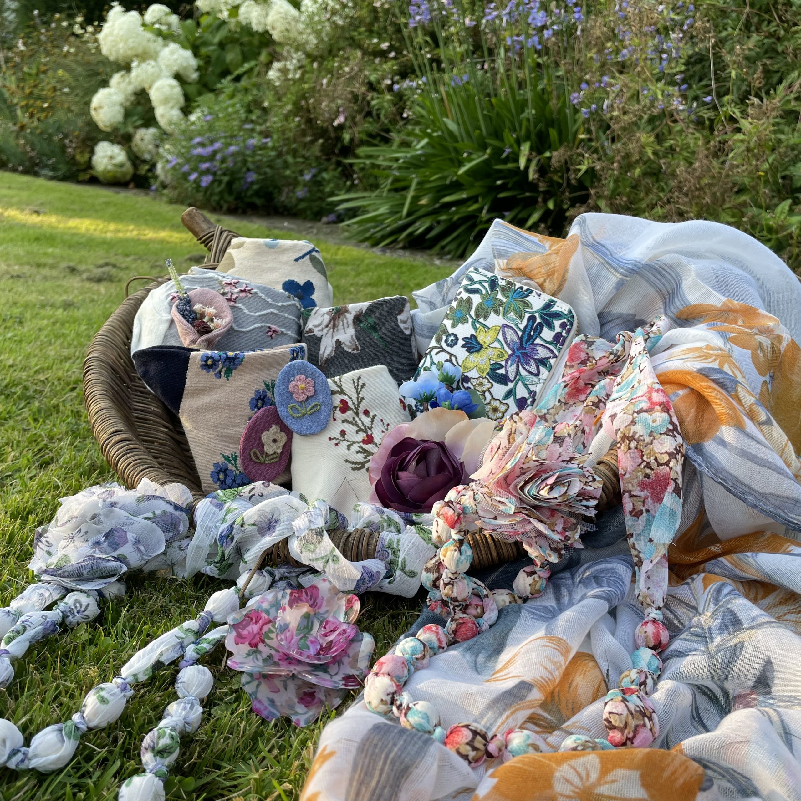 blousy-blooms ⋆ JOE COOL